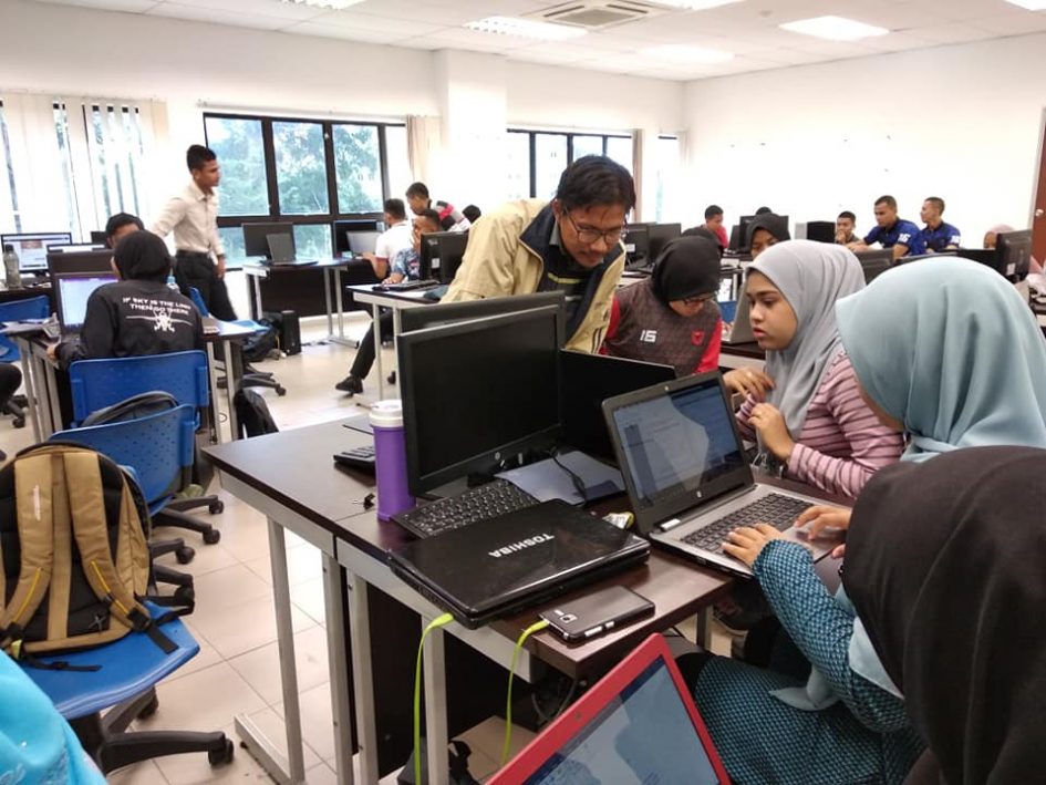 Mobile apps hybrid HTML5 + BootStrap + JavaScript, wrapper Phonegap – FSTM KUIS