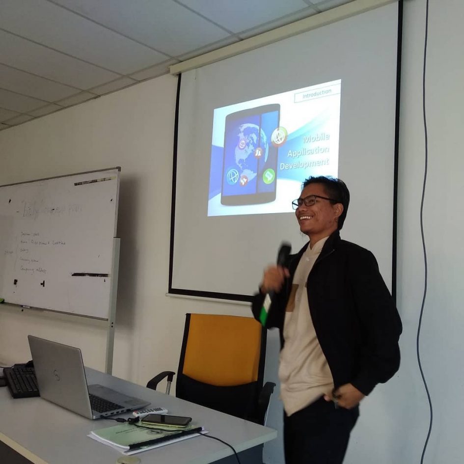 Mobile apps hybrid HTML5 + BootStrap + JavaScript, wrapper Phonegap – FSTM KUIS